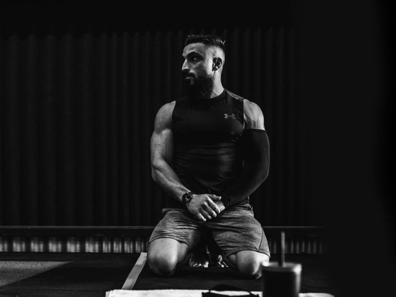 Aussie Bloke Daniel Scali Breaks World Record For Longest Plank Ever