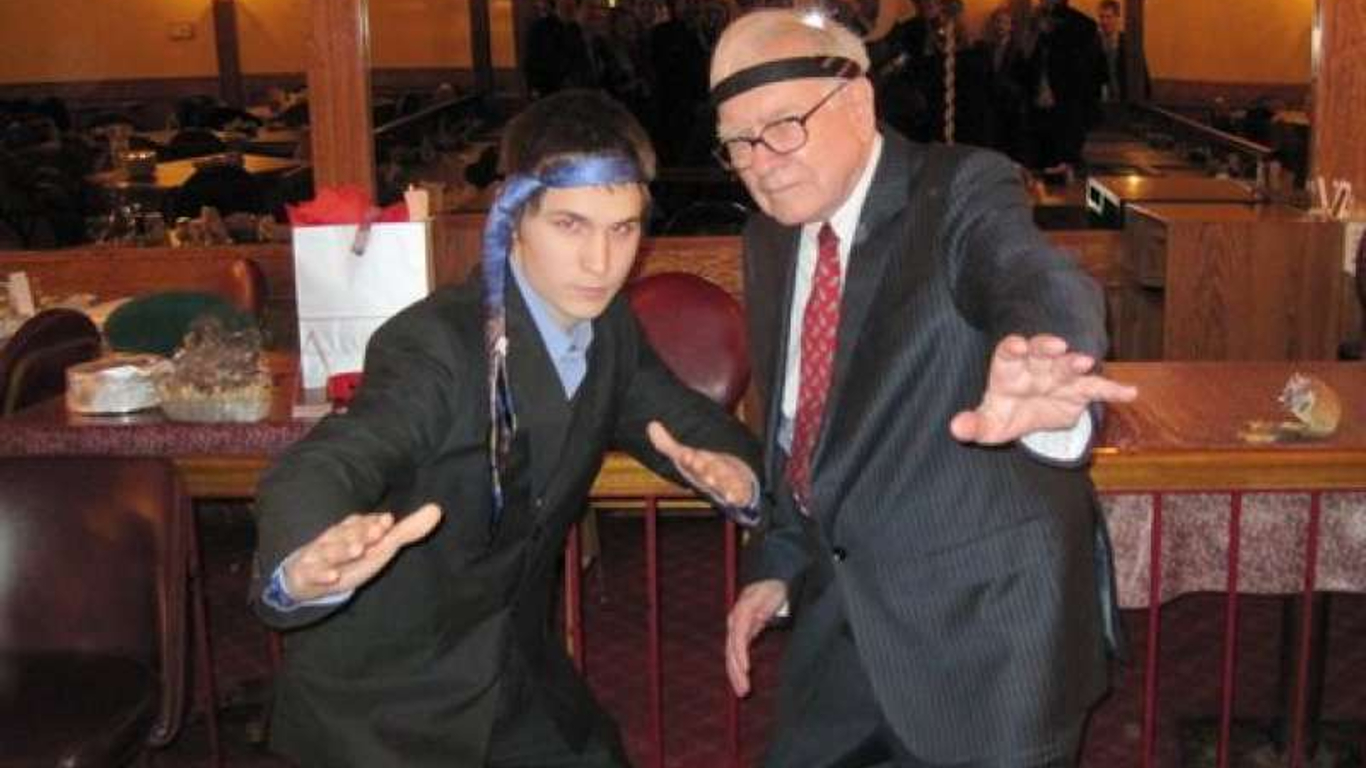 Someone Just Paid $27 Million For A Steak Power Lunch With Warren Buffett