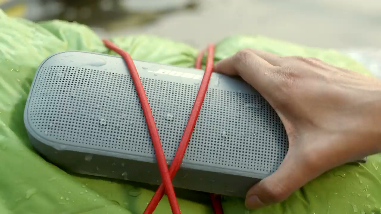 Bose SoundLink Flex Review: This Tough Speaker Floats, But Does It ...