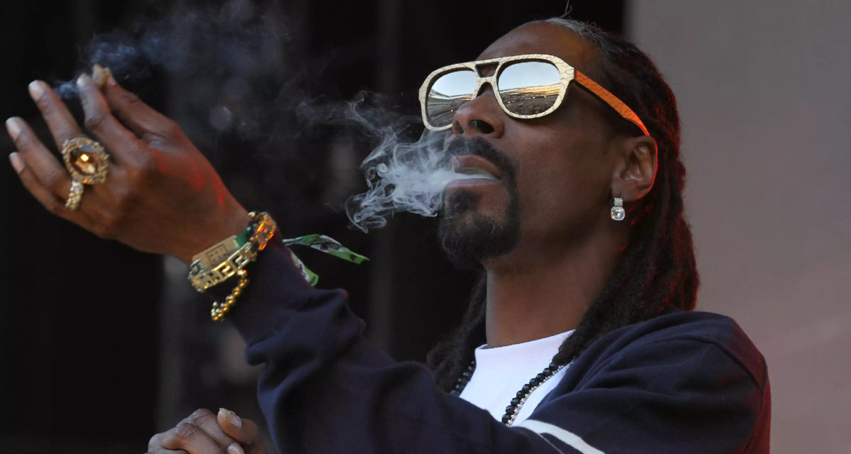 Snoop Dogg's Professional Joint Roller Prepared 150 Blunts A Day