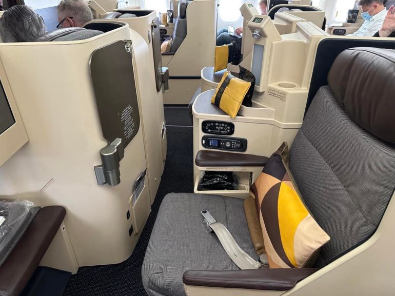 Etihad Business Class Review: Boeing 777 vs Boeing 787 vs A350 (SYD-AUH ...
