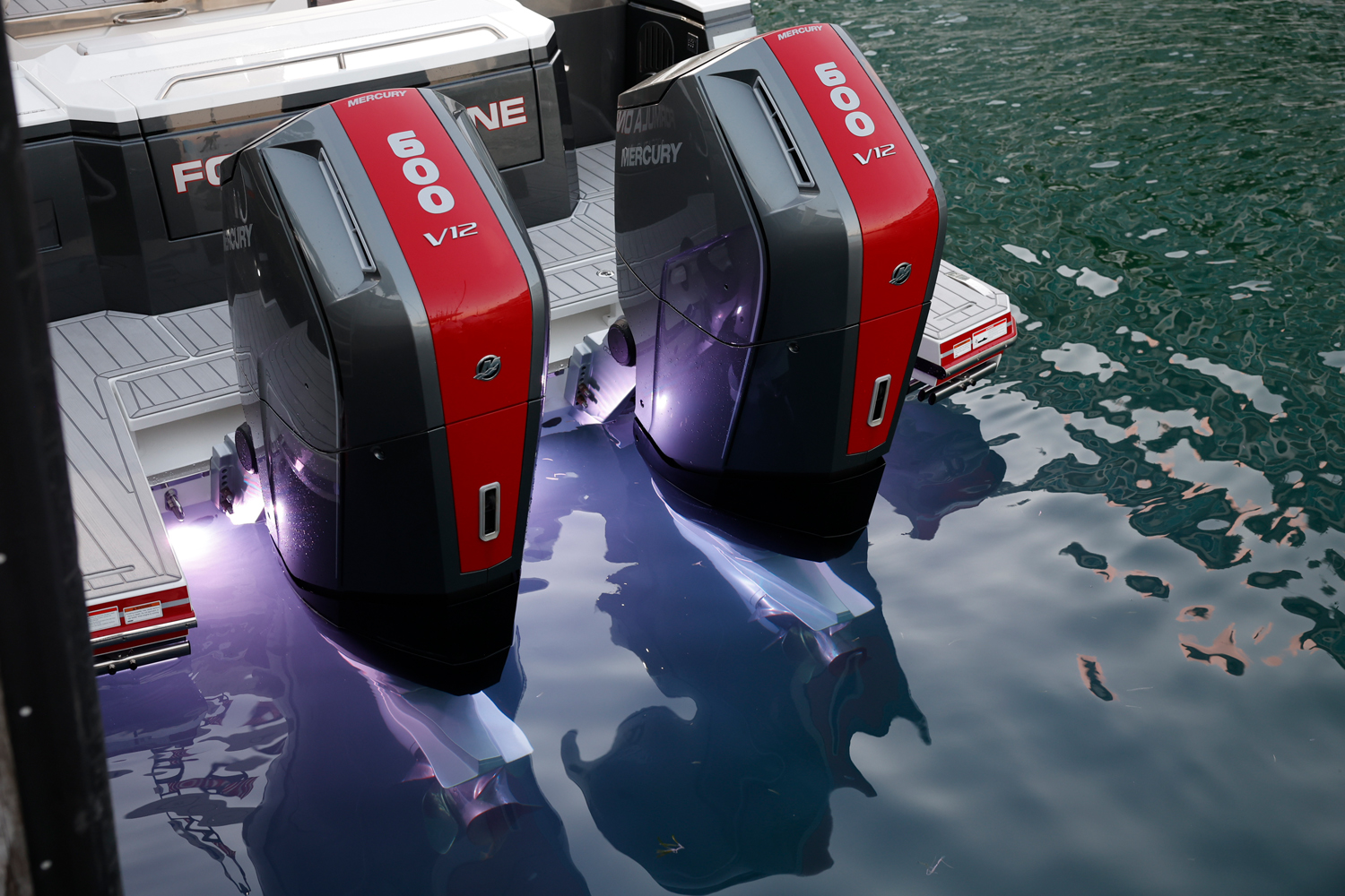 The Formula Boats 387 CCF Fishing Boat Has A Lightning Quick Top Speed ...