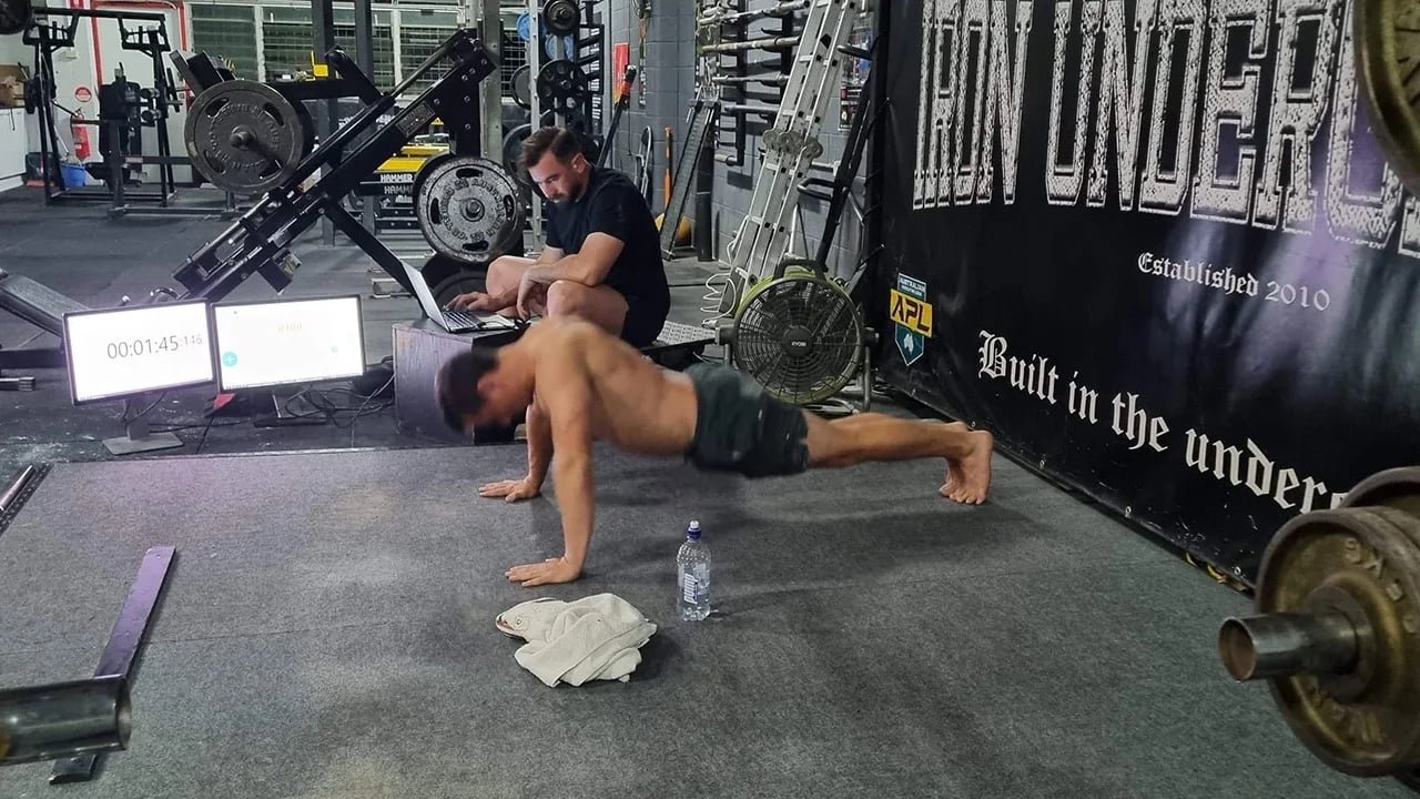 This Australian Dad Just Broke The Push-Up World Record This Australian Dad Just Broke The Push-Up World Record