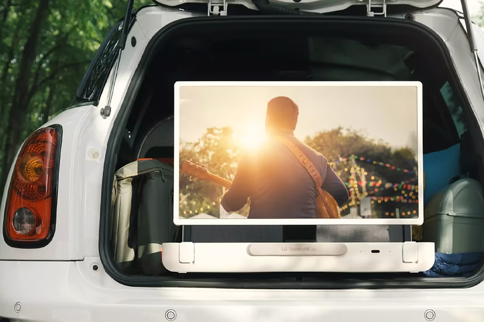 LG's Bizarre Suitcase TV Is 27 Inches Of Portable Entertainment Boss ...